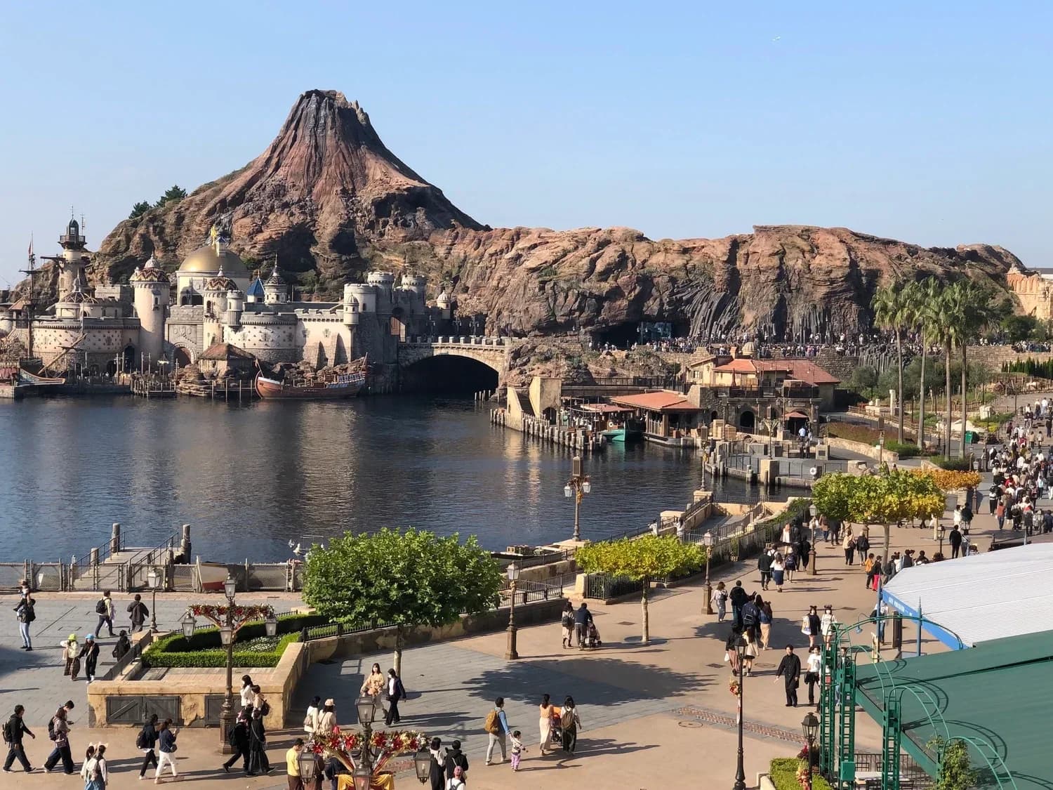 Tokyo DisneySea | Live Wait Times